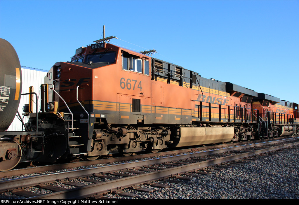 BNSF 6674